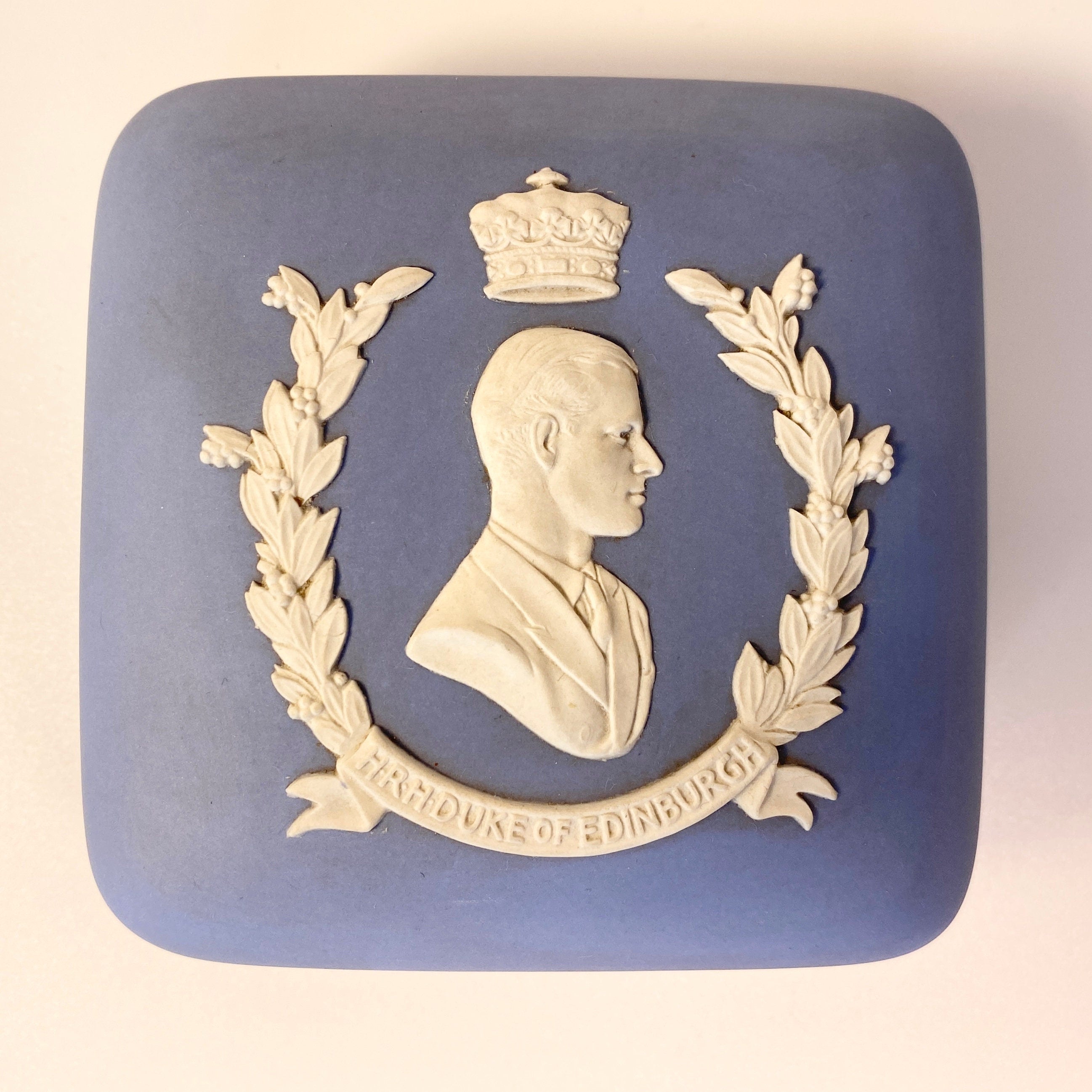 RARE !! Wedgwood Duke of Edinburgh blue jasperware 4" square Trinket ...